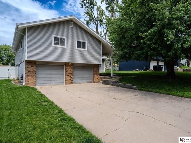 13832 W Cir, Omaha, NE 68137