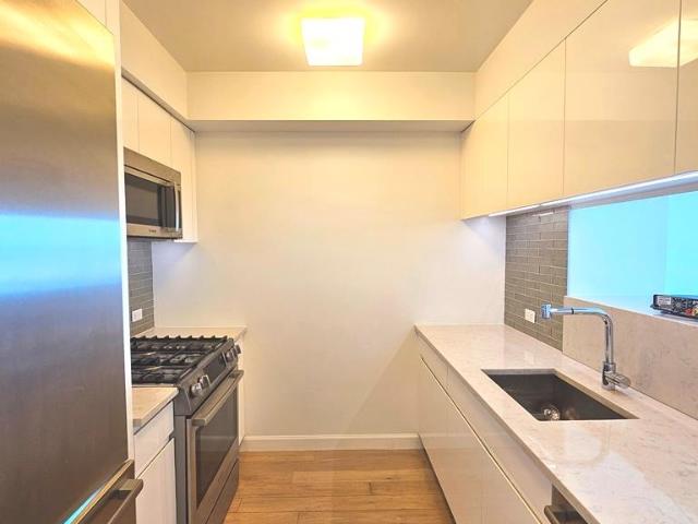 138 3 th Avenue, Unit 12L