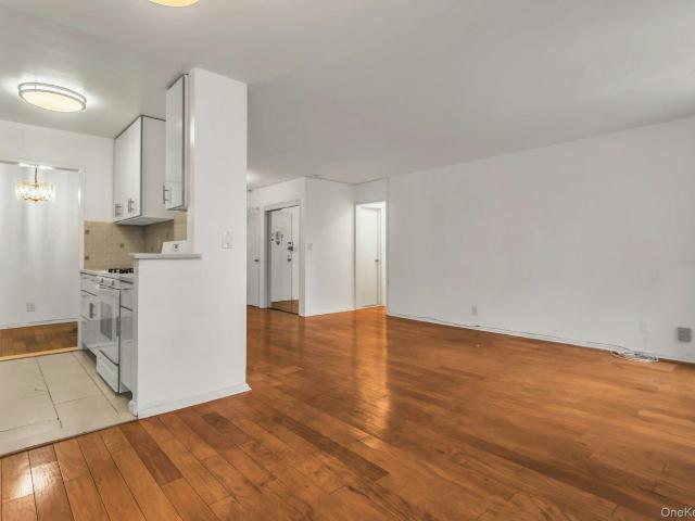 138 10 Franklin Avenue, Unit 9J