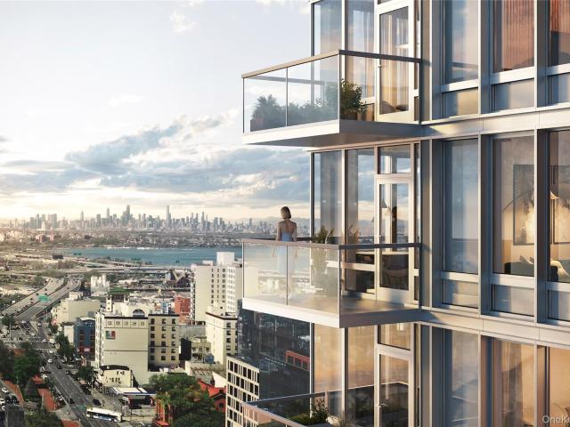 138 18 Northern Boulevard 5C