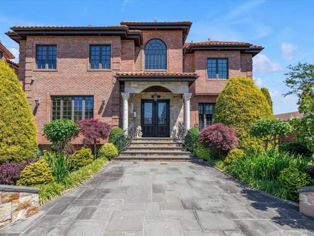 138 1 th Ave, Malba, NY 11357