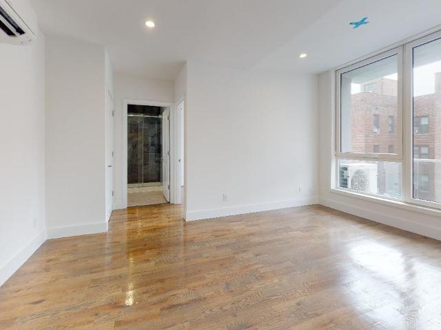 138 28 Queens Boulevard 4L