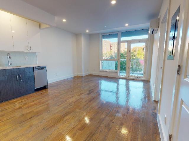 138 28 Queens Boulevard 2F