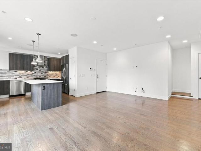 138 40 N Front Street # 2R