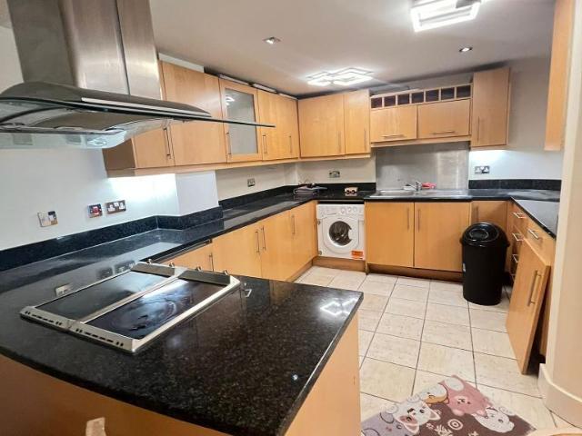 138, 41 Millharbour, South Quays. 2 bed apartment to rent £2,752 pcm £635 pw