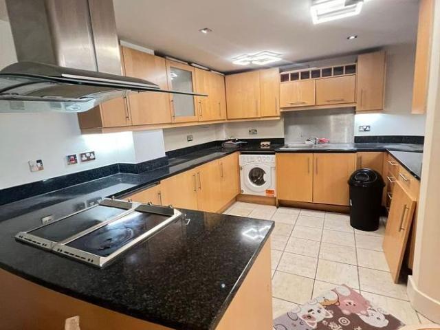 138, 41 Millharbour, South Quays, Millharbour, Canary Wharf, Cross Harbour, London E14, 2 bed flat to rent, £2,752 pcm | PrimeLocation