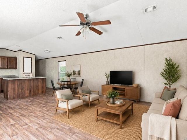 138 County Road 2666, Devine, TX 78016