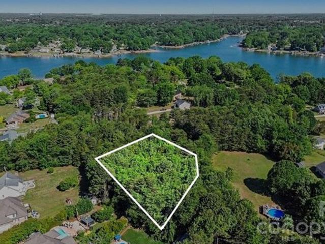 138 Continental Dr, Mooresville, NC 28117