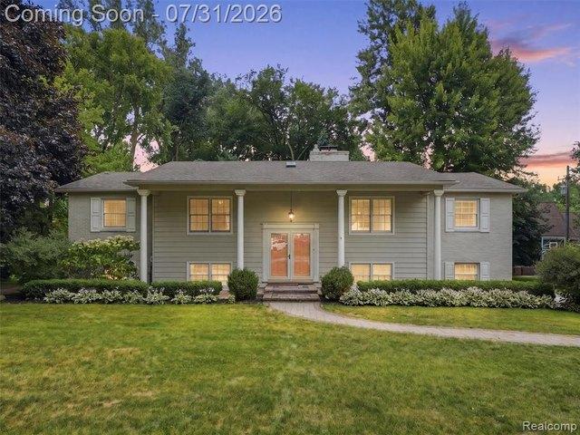 138 Aintree Rd, Oakland Township, MI 48306