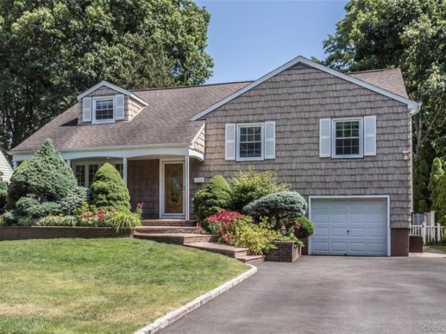 138 Brook St, Garden City, NY 11530