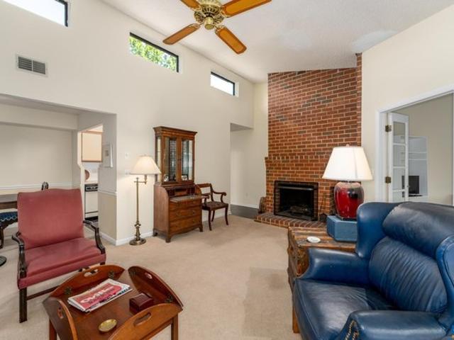 138 Green Turtle Ln Apt 11, Charlottesville, VA 22901