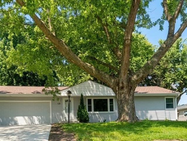 138 Greenfield Pkwy, Des Moines, IA 50320