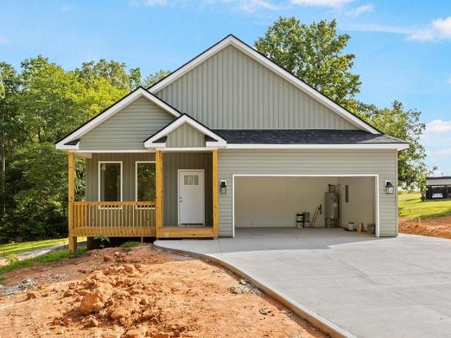 138 Deerfield Dr, Wellford, SC 29385