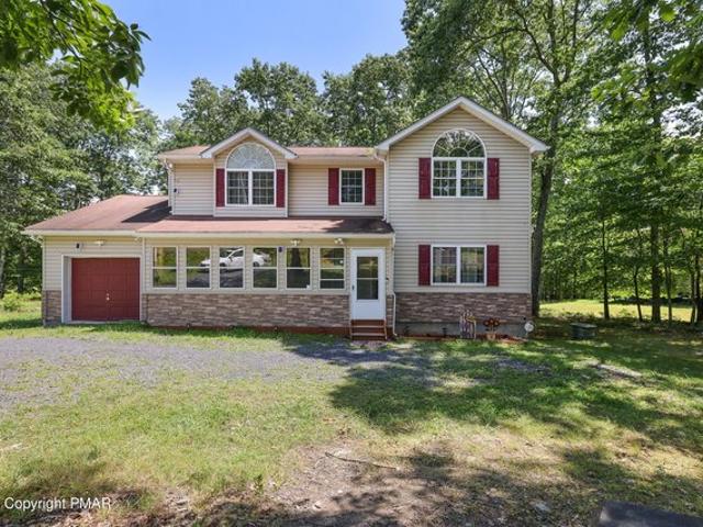 138 Kensington Dr, Bushkill, PA 18324