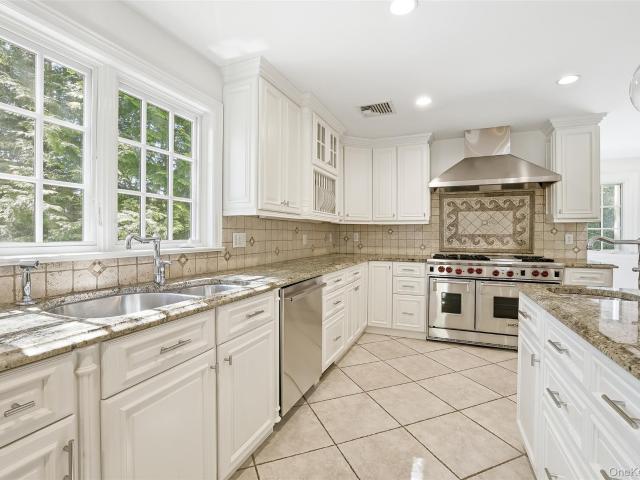 138 Oakland Beach Avenue