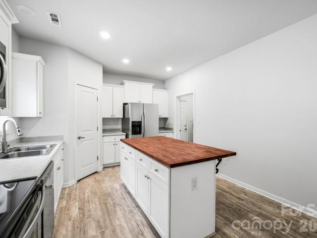 138 Lone Eagle Ln, Hendersonville, NC 28739 | MLS #4342
