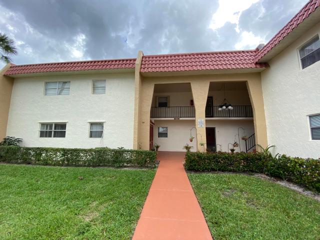 138 Lake Frances Dr, West Palm Beach, FL 33411 | MLS #R11159