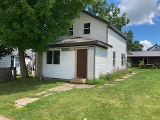 138 N 2nd St, Medford, WI 54451
