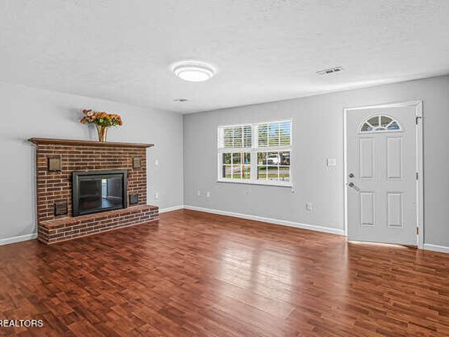 138 N Douglas Ave