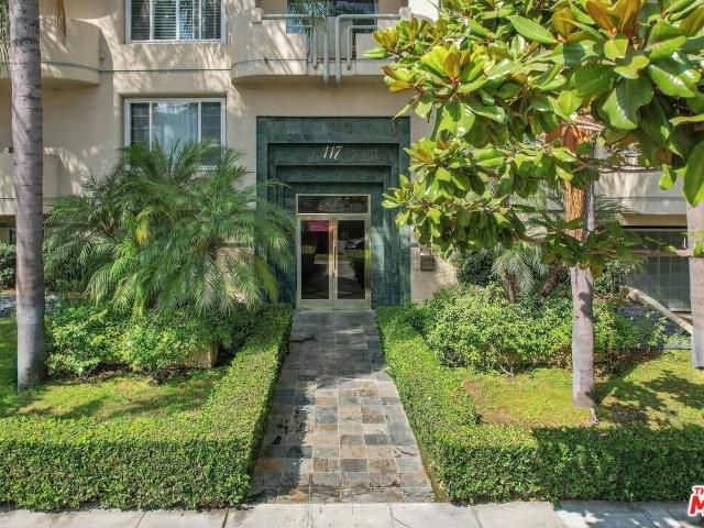 138 N Le Doux Rd, Beverly Hills, CA