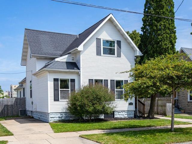 138 N Locust St, Appleton, WI 54914