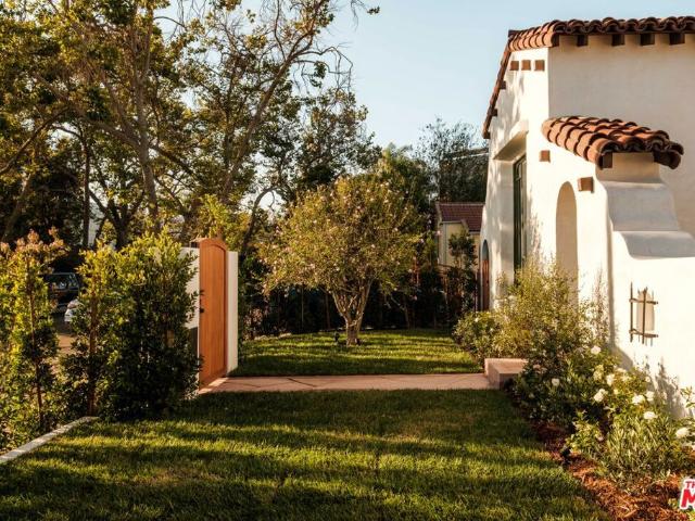 138 S La Jolla Avenue