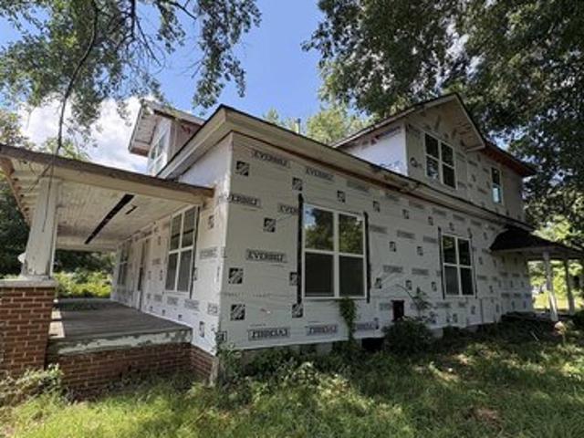 138 S Pine St, Batesburg, SC 29006