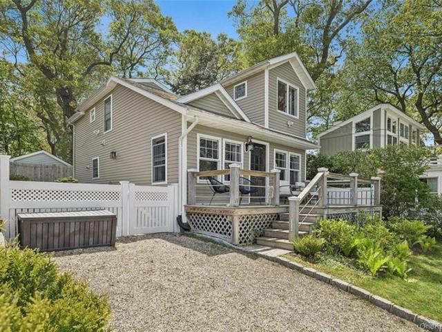 138 Shore Dr, Sound Beach, NY 11789