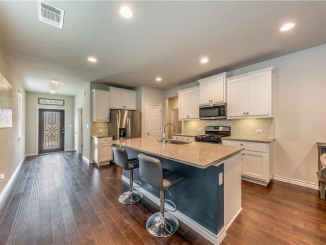 138 Silktassel Way