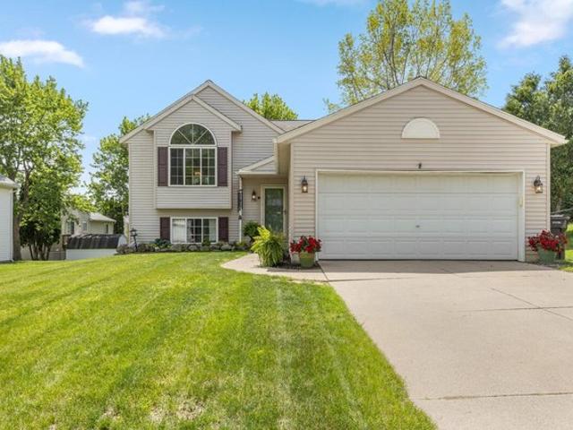138 Rollingwood Dr, Rockford, MI 49341