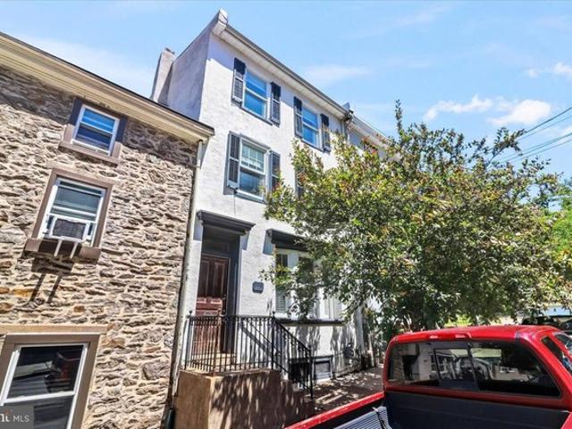 138 Rector St, Philadelphia, PA 19127