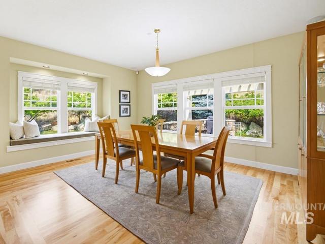 138 W Thornberry Ct