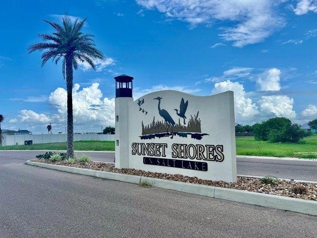 138 Tiki Dr, Rockport, TX 78382