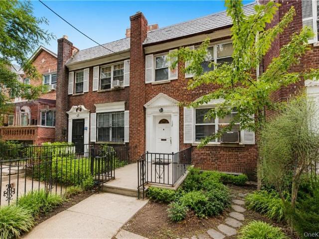 138 Van Cortlandt Park S
