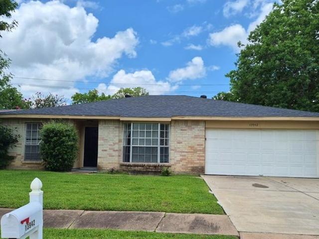 13942 Towne Way Dr, Sugar Land, TX 77498