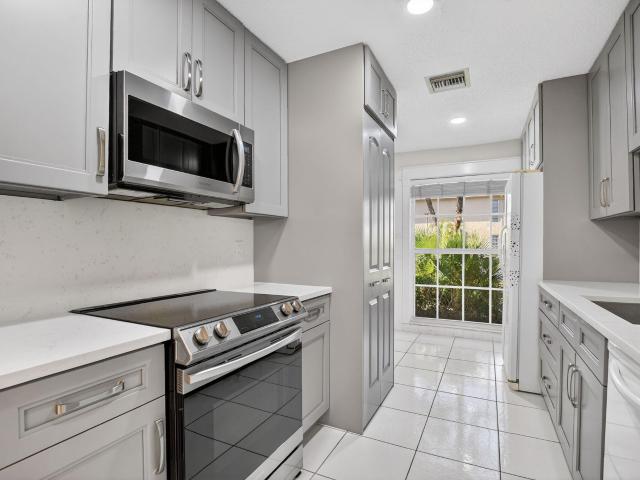 13942 Vía Flora, Unit B, Delray Beach, FL 33484 | Compass