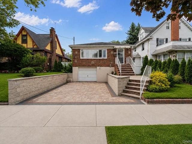 13945 th St, Laurelton, NY 11413