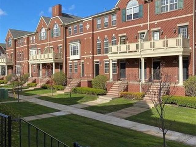 1394 Ashford Ct, Troy, MI 48084