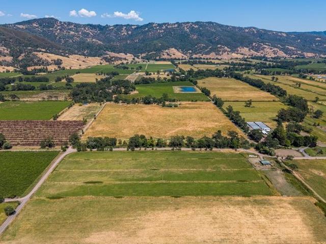 13951 N Busch Rd, Potter Valley, CA 95469