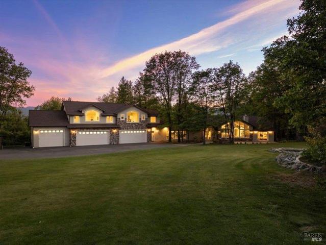 1395 Northridge Dr, Mount Shasta, CA 96067