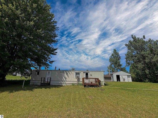 1395 E Duck Lake Rd, Grawn, MI 49637