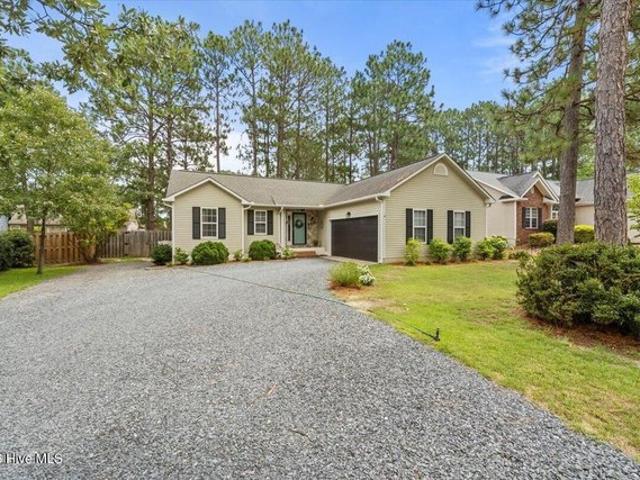 1395 Longleaf Dr E, Pinehurst, NC 28374