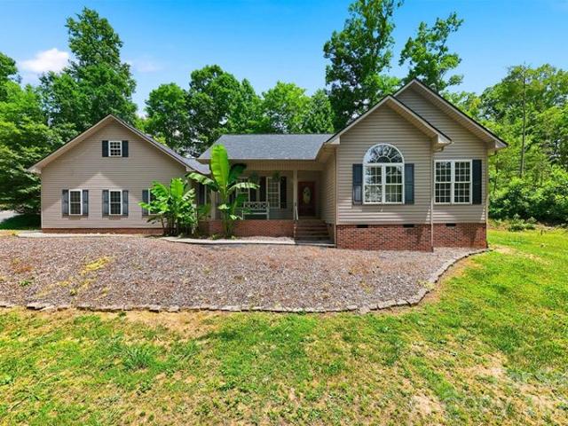 1395 Robinhood Dr, Morganton, NC 28655