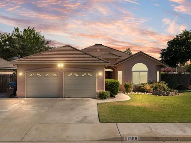 1395 W LA Vida Ln, Porterville, CA 93257