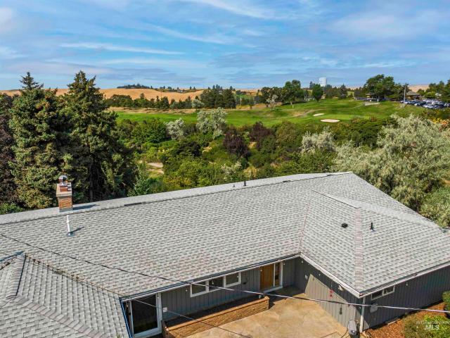 1395 Walenta Dr