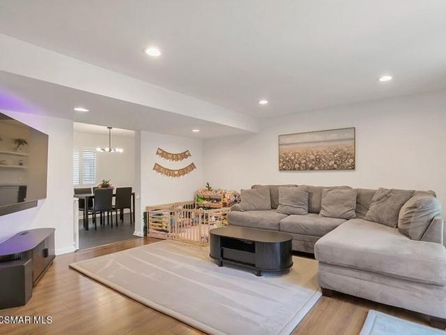 13960 Oxnard St, Valley Glen, CA 91401
