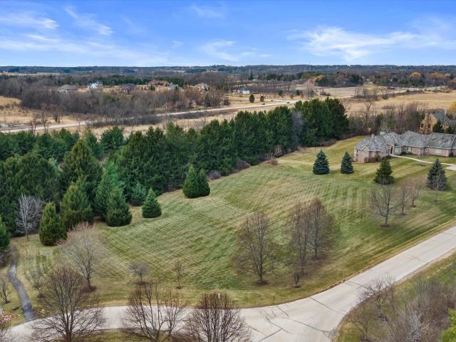 13965 N Pine Bluff Rd, Mequon, WI 53097 | MLS #1955