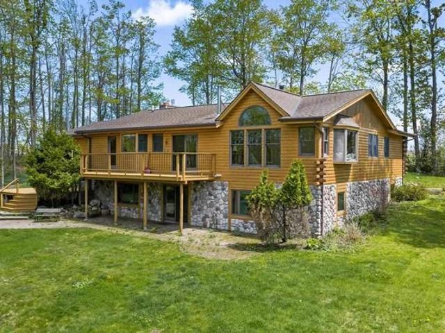 1396 Blackbird Rd, Petoskey, MI 49770