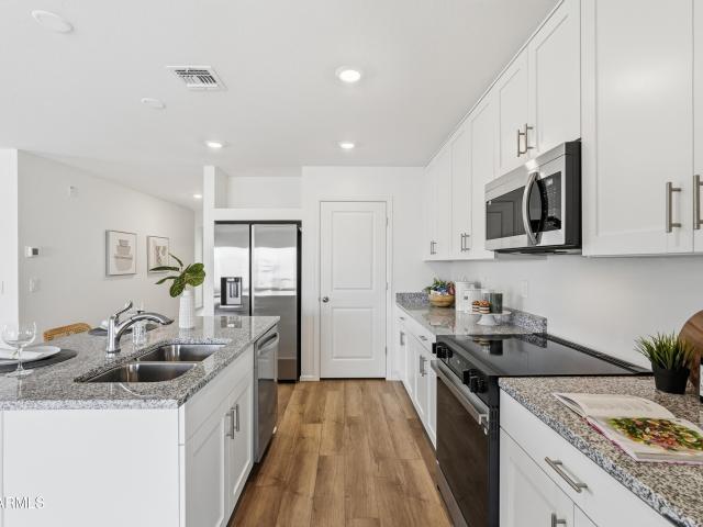 1396 W AZTEC Drive