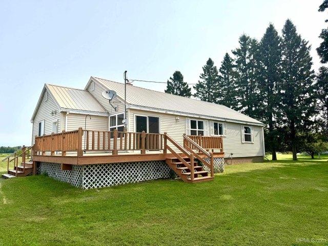 13979 Arnheim Rd, Pelkie, MI 49958
